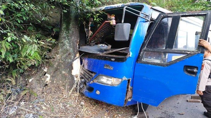 Hindari Pohon Tumbang, Supir Langsung Banting Stir ke Kanan Lalu Tabrak ...
