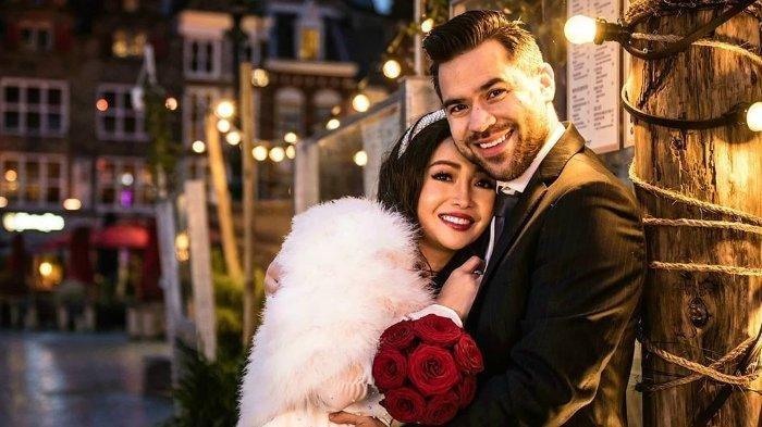 Sabar Menanti hingga Usia 40 Tahun Baru Menikah, Sosok Suami Chef ...