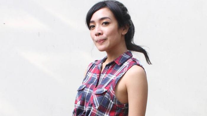 Demi Lagu Anak, Dhea Ananda "Culik" Suami - Sripoku.com