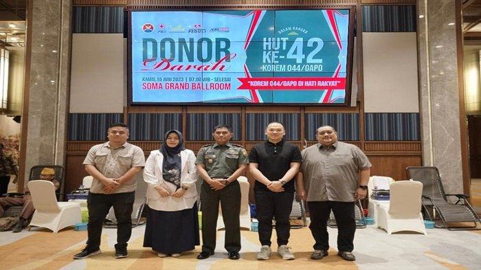 Jelang HUT Korem 044/Gapo, 300 Kantong Darah Terkumpul dari Social Market dan Auto2000 - Sripoku.com