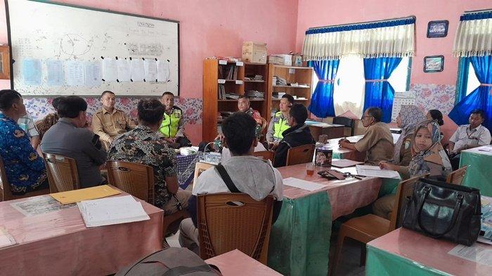 Datang Terlambat Upacara Bendera, Siswa SMP di OKU Dipukul Guru Pakai ...