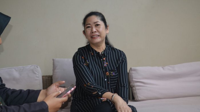 Febrita Lustia, Wanita Cantik di Balik Kesuksesan Herman Deru 'Bapak ...