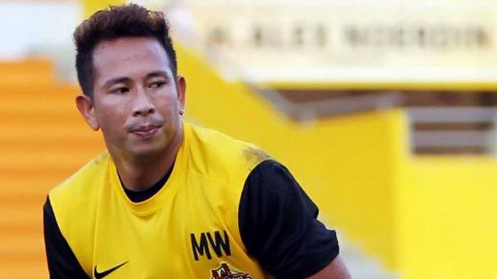 Kisah Perjalanan I Made Wirawan Dari Striker Hingga Jadi Kiper Terbaik ...