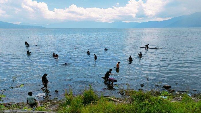 Air Danau Ranau Berubah Warna dari Biru Tua ke Biru Tosca Kehitaman ...