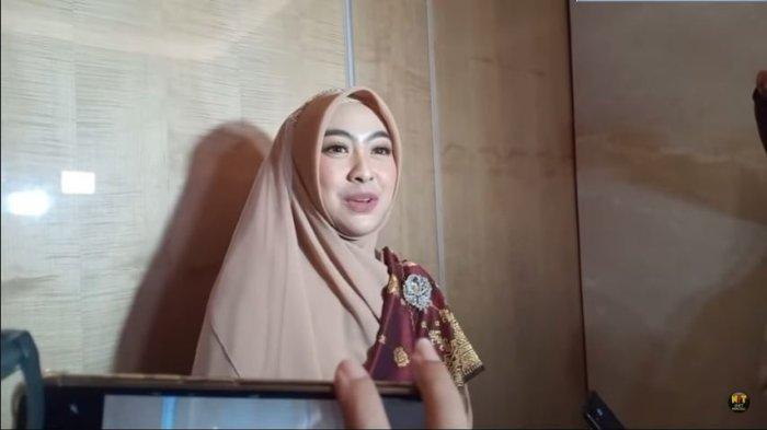 'Ria Ricis Kayak Barbie Banget' Setelah Resmi Jadi Istri Teuku Ryan, Oki Setiana Dewi Histeris ...