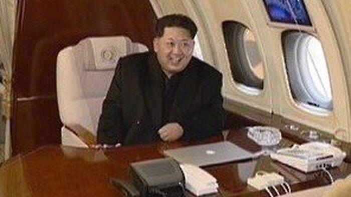 Meski Benci AS, Kim Jong Un Ternyata Suka Pakai Laptop Apple - Sripoku.com
