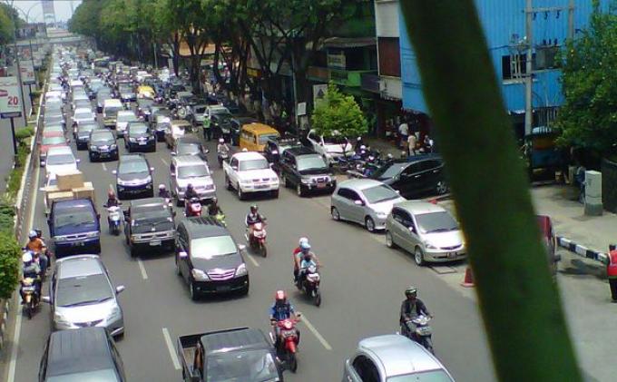 Arus Lalin di Jalan Sudirman Palembang Padat (Foto) - Sripoku.com