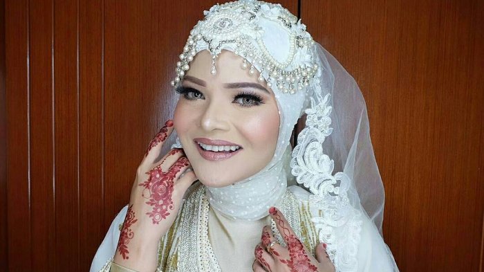 Lama Vakum dari Dunia Musik, Penyanyi Cantik Terry Shahab Lahirkan Bayi ...