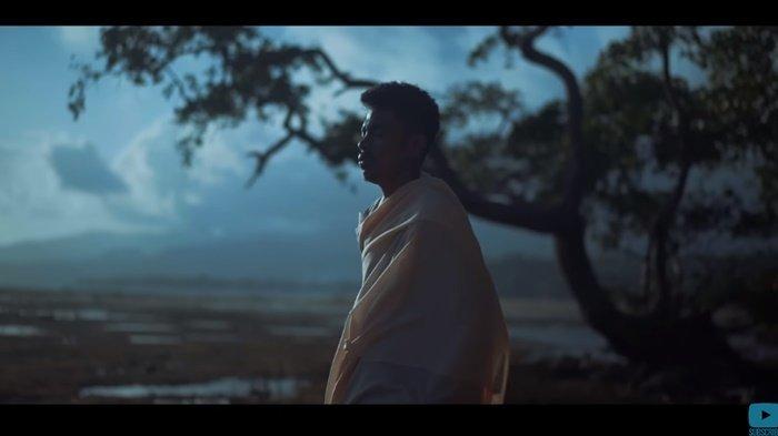 Lirik Lagu Sebelum Pagi oleh Fresly Nikijuluw Lengkap Makna Perpisahan ...