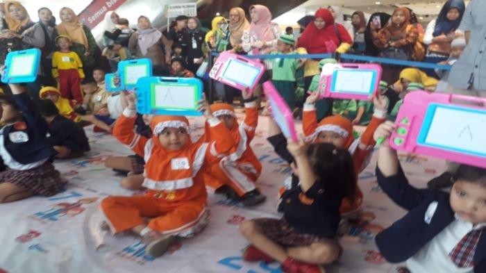 Lomba Rangking 1 Anak Taman Kanak Kanak Buat Emak-Emak Ikut Heboh ...