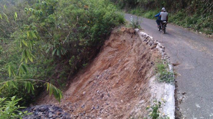 Warga Kecamatan Sindang Danau dan Sungai Are OKUS Terancam Terisolir ...