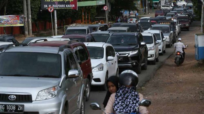 Ratusan Kendaraan Terjebak Macet Mulai Simpang Patal Hingga Jalan MP Mangku Negara (FOTO ...