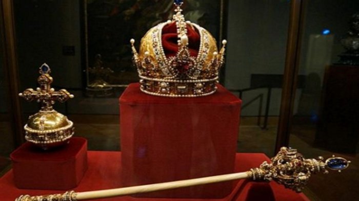 Beberapa Fakta Unik Tentang Mahkota Putri Kerajaan Inggris, Tak ...