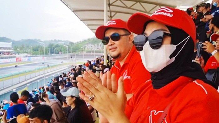 Hendri Zainuddin Nonton MotoGP di Mandalika Bersama Istri, Coba Saja ...