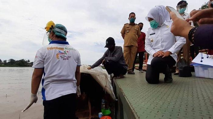 Kisah Rohman Manusia Perahu di Sungai Musi Palembang Bertahan Hidup ...