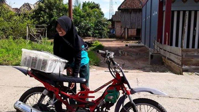 SOSOK Kartini Masa Kini untuk Pendidikan, Maria Santi Rela Bermotor ...