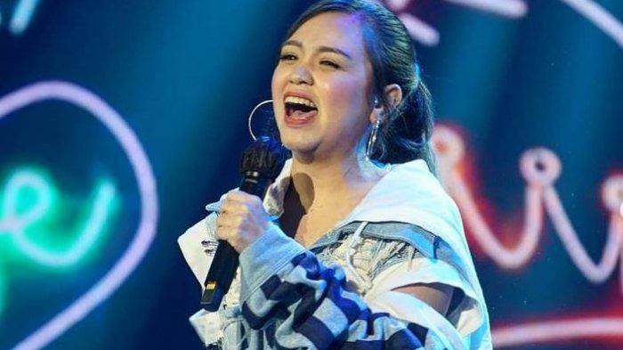 Mengenal Fitri Novianti Indonesian Idol yang Dapat Standing Ovation ...