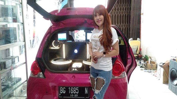 Uang Modifikasi City Car Separuh Harga Mobilnya,Perempuan Cantik di ...