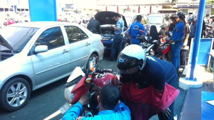 Cek Fisik Sepeda Motor dan Mobil di Samsat Palembang (Foto) - Sripoku.com