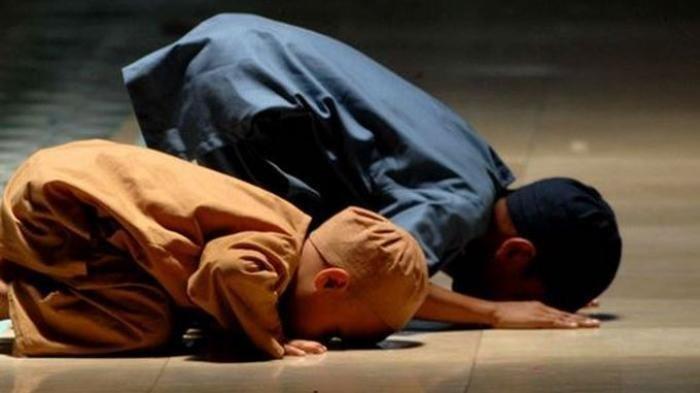 Niat Solat Dzuhur dalam Bahasa Arab & Latin, Lengkap Bacaan Solat ...