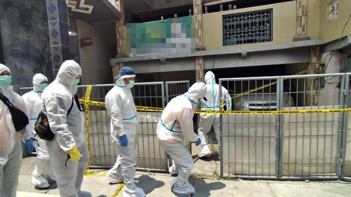 Telusuri Adanya Kemungkinan Keracunan, Warga Akui Masih Cium Bau Busuk di Rumah Hamka di Koja ...