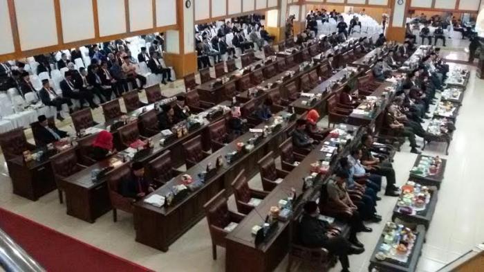 Segera Dilantik Akhir September, Berikut Daftar Nama-nama 75 Anggota ...