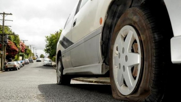 Kondisi yang Sering Membuat Ban Mobil Meletus saat Berkendara - Sripoku.com