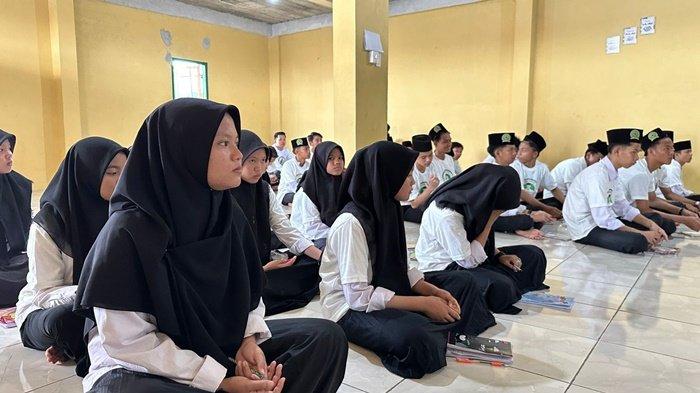 Pelatihan Desain Grafis, Pondok Pesantren Nurul Huda Tingkat Kreativitas Santri Bersama SDG ...