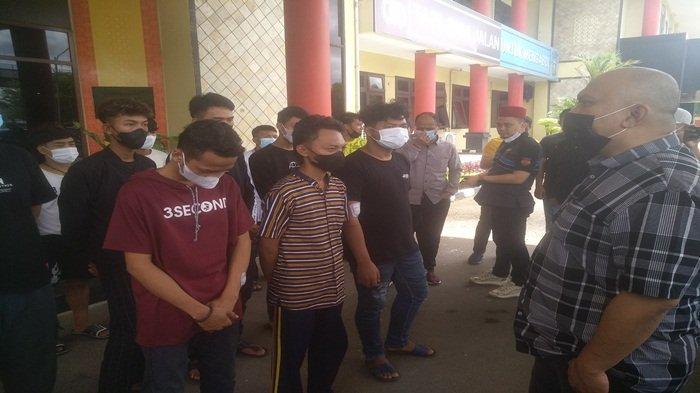 Tiga Pemuda Ditetapkan Tersangka Kasus Pengeroyokan di Palembang ... Tiga Pemuda Ditetapkan Tersangka Kasus Pengeroyokan di Palembang ...
