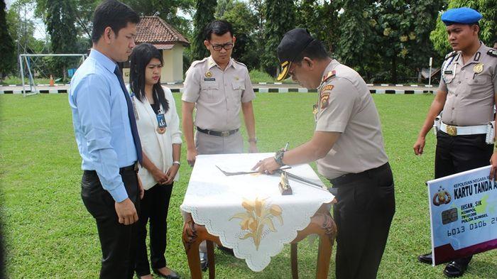 Kini Anggota Polri Wajib Miliki e-KTA - Sripoku.com