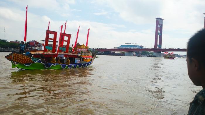 Parade Perahu Hias Setiap Hari di Sungai Musi Sampai 30 Agustus. Ada ...