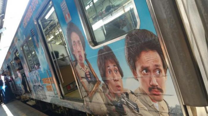 Poster 'Warkop DKI Reborn' di Gerbong KRL Bikin Para Penumpang Heboh ...