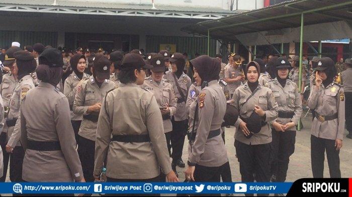 Polwan Jadi 'Pagar' Kantor Gojek Palembang, Ribuan Driver Online Demo, Simpang Polda Macet Total ...