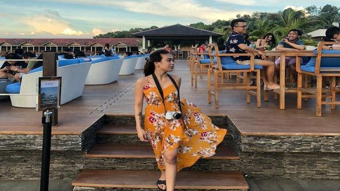 Nikmati Indahnya Ombak Bar KTM Resort Batam, Berlatar Negara Singapura ...