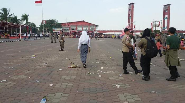 Pelataran BKB Palembang Dipenuhi Sampah Pengunjung - Sripoku.com