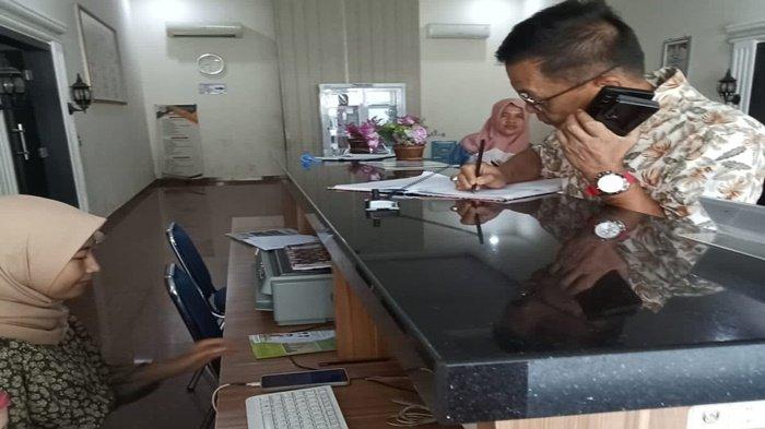 Sekda Banyuasin Hasmi Sidak ke OPD, Pastikan ASN tak Bolos Kerja - Sripoku.com