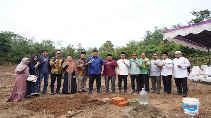 Sekda Banyuasin Lakukan Peletakan Batu Pertama Pembangunan Masjid dan Islamic Boarding School ...