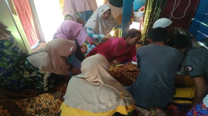 Kenangan Terakhir Atut Bersama Almarhum Firli, Ibu Histeris, Peluk ...