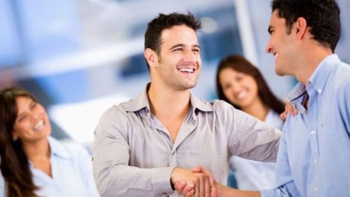 Hati-hati pada Rekan Kerja yang Selalu Sok Akrab - Sripoku.com