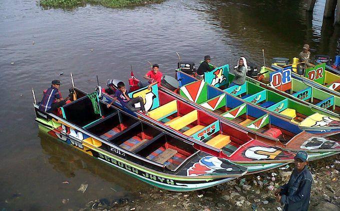Warga Indralaya Rekreasi di Sungai dengan Speedboat - Sripoku.com
