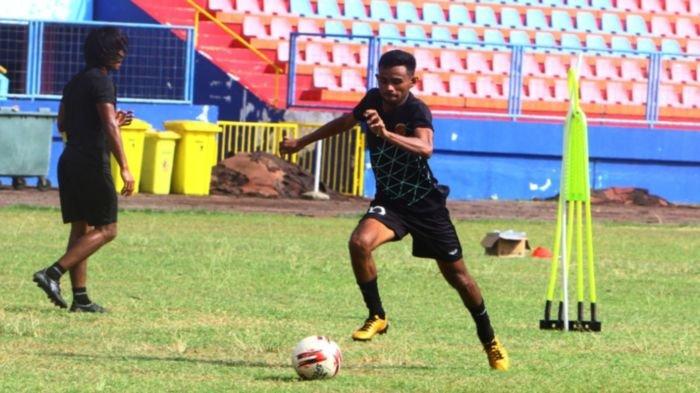 Striker Sriwijaya FC Sandrian Terpantau Sempat Ganti Jersey Nomor 16 ...