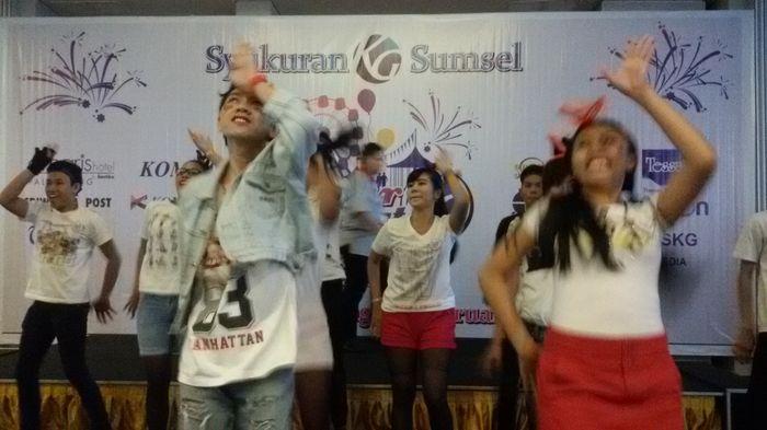 Tari Goyang Dada Meriahkan Syukuran Kompas Gramedia Sumsel - Sripoku.com
