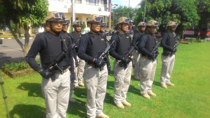 Tekab 134 Poresta Palembang Dilengkapi Senjata V2 dan Rompi Anti Peluru ...