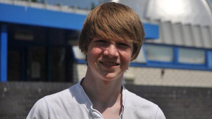 Temukan Planet, Pelajar 15 Tahun Kalahkan Astronom Dunia - Sripoku.com