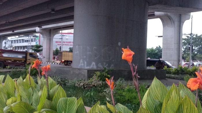 Aksi Vandalime Kembali Penuhi Fly Over Simpang Jakabaring Palembang ...