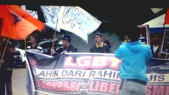 Lajnah Khusus Mahasiswa Hizbut Tahrir Indonesia Sumsel Tolak LGBT ...