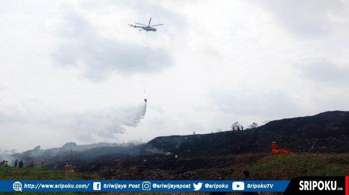 Helikopter Water Bombing & Eksavator Ampibi Dikerahkan ke Lokasi Kebakaran TPA Sukawinatan ...
