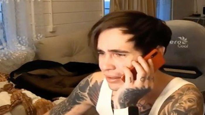 YouTuber Reeflay Paksa Pacarnya Berpakaian Dalam Depan Kamera Ditonton ...