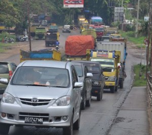 Ratusan Kendaraan Macet di Musi II - Sripoku.com