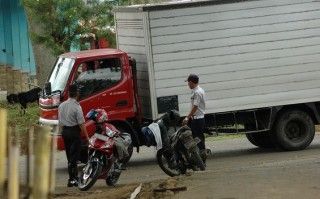 Mobil Angkutan Barang Wajib Masuk Terminal - Sripoku.com